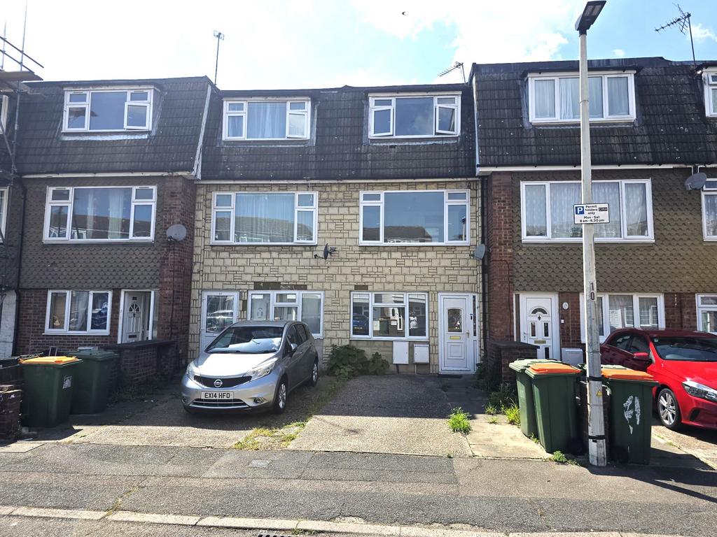 Croombs Road, London E16 4 bed terraced house - £2,795 pcm (£645 pw)