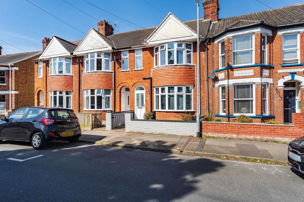 Royal Avenue, Lowestoft 3 bed terraced house - £265,000