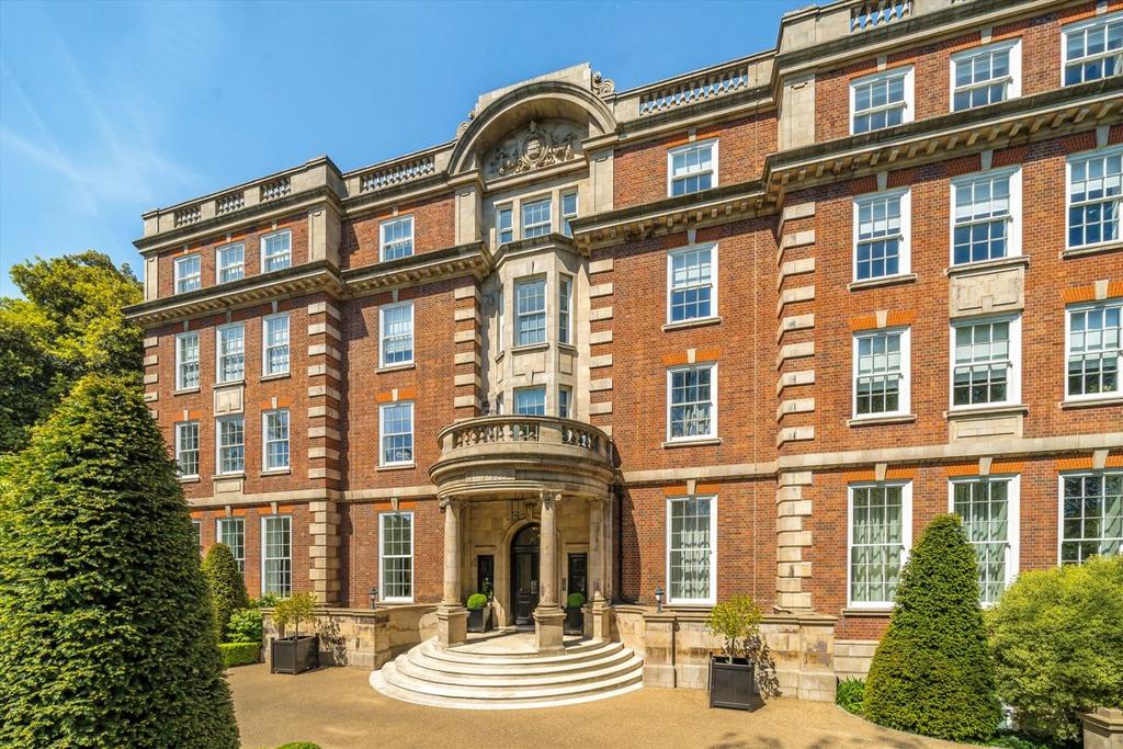 Cholmeley Park, London N6 2 bed flat - £1,850,000