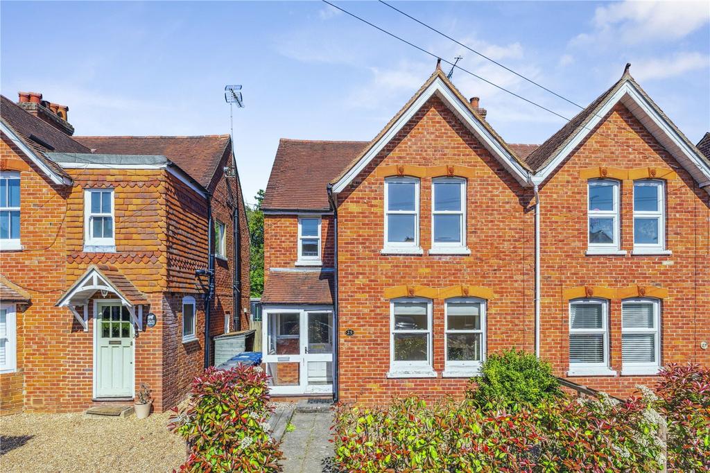 Edward Road, Farnham, Surrey, GU9 2 bed semi-detached house for sale ...