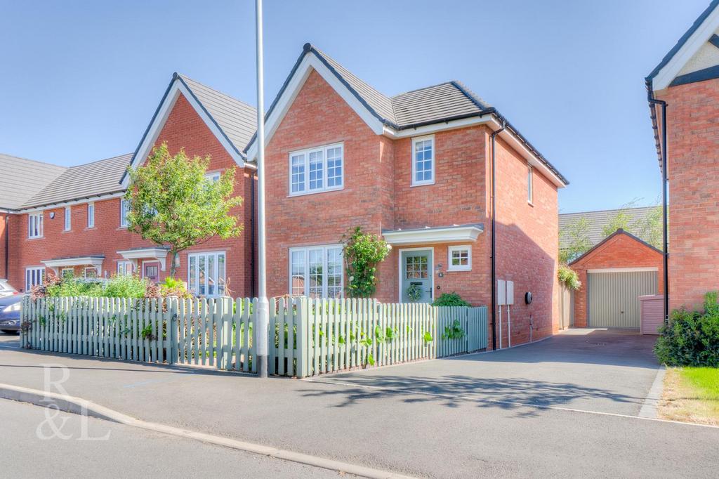 Pike Avenue, Keyworth Rise 3 bed house - £350,000