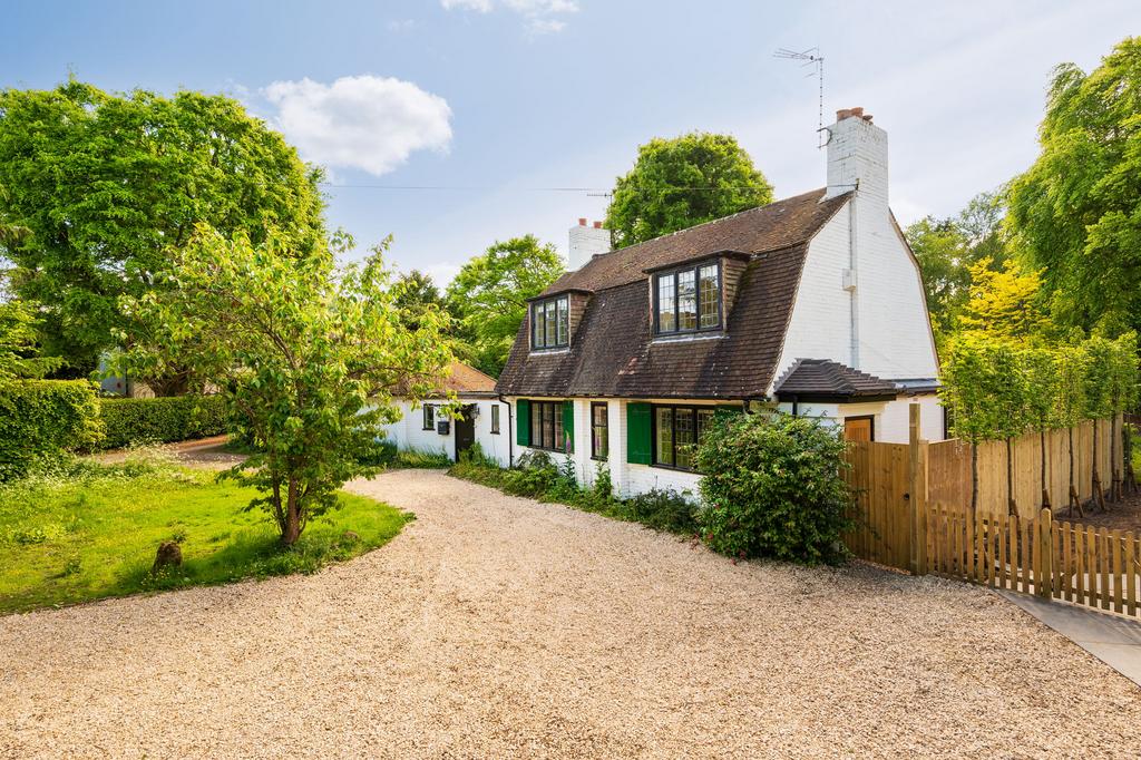Henley-on-Thames RG9 3 bed detached house - £1,150,000