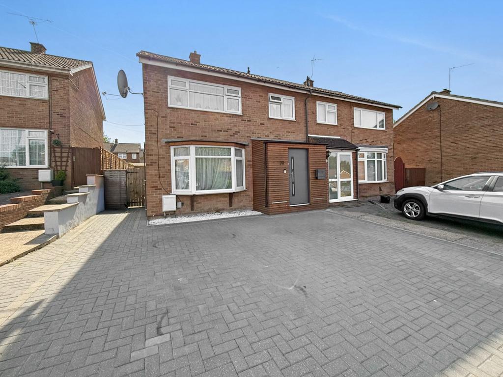 Tithe Farm Road, Dunstable LU5 3 bed semi-detached house for sale - £ ...