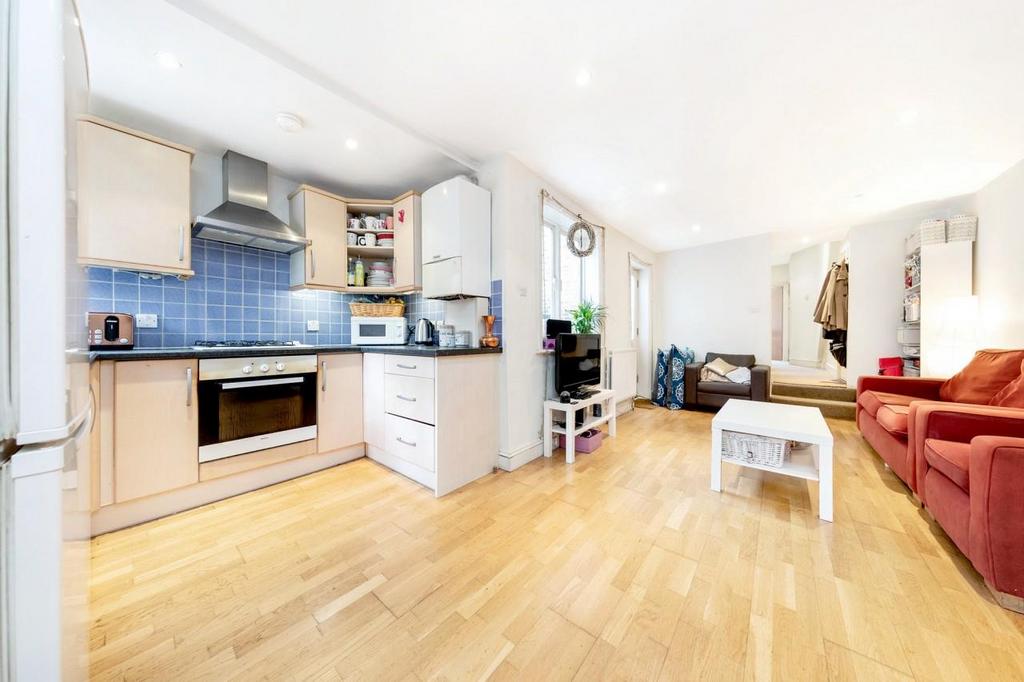 Appach Road, SW2 3 bed flat - £600,000