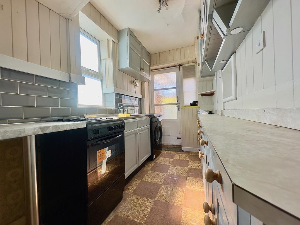 Abbotsbury Road, SM4 5JS 4 bed terraced house - £2,100 pcm (£485 pw)