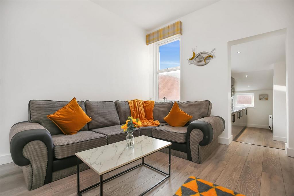 Simonside Terrace, Newcastle Upon... 4 bed maisonette - £2,254 pcm (£ ...