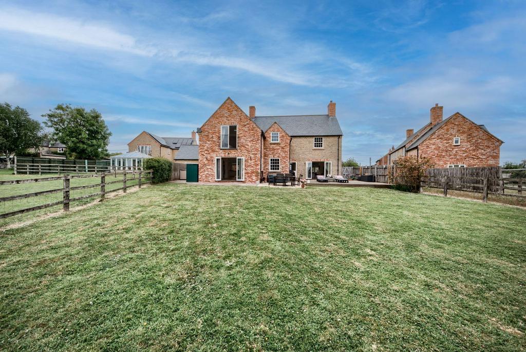 Lumber Lane, Towcester NN12 5 bed detached house for sale - £1,000,000