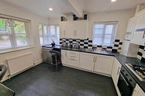 Houses For Sale Around Se6 9 Bd | OnTheMarket