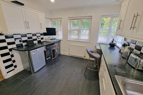 Houses For Sale Around Se6 9 Bd | OnTheMarket