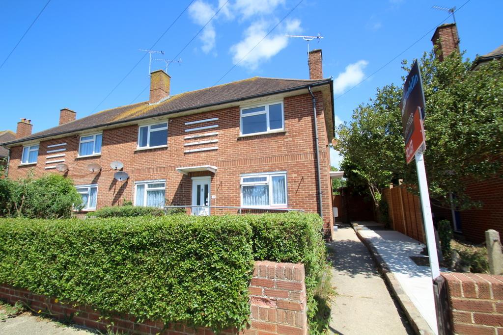 Wick Farm Road, Littlehampton... 2 bed flat - £1,050 pcm (£242 pw)
