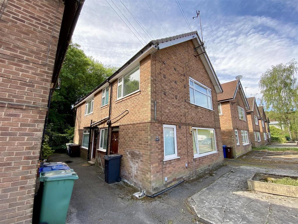 Albert Avenue, Prestwich 1 bed flat - £895 pcm (£207 pw)