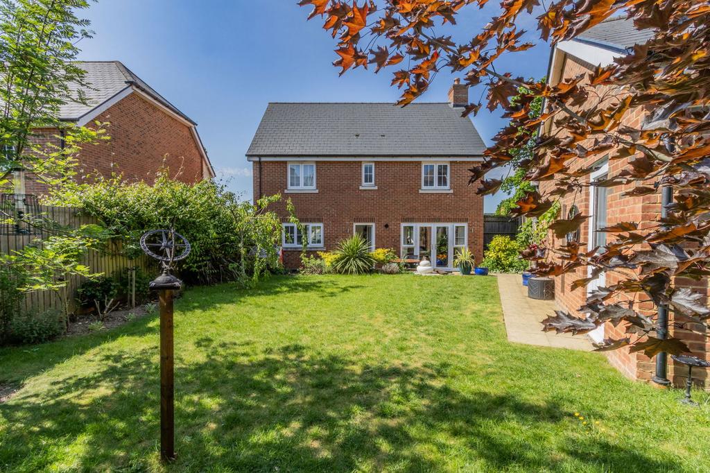 Prestigious Development in Hawkhurst 4 bed detached house - £675,000