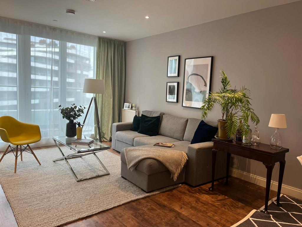 at Valetta House, 336 Queenstown... 2 bed apartment for sale - £300,000