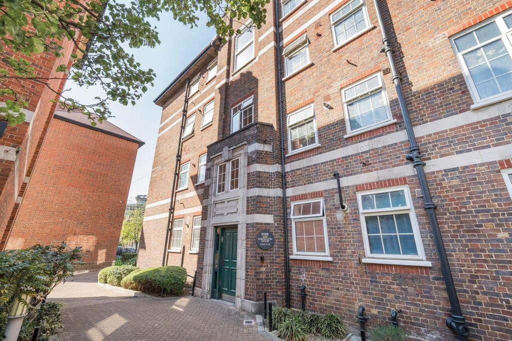 Hartington Road, London, SW8 2 bed flat - £475,000