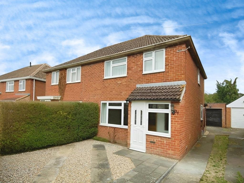 Beech Crescent, Kidlington, OX5 3 bed semi-detached house for sale - £ ...