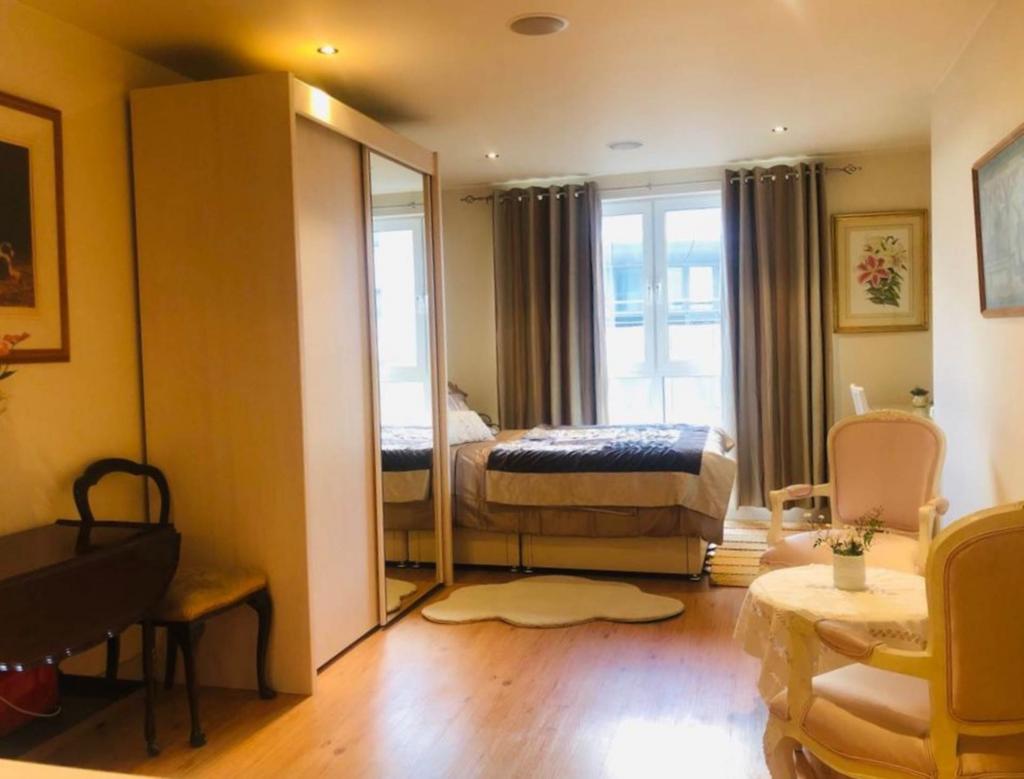 Octavia House, Fulham SW6 Studio to rent - £2,000 pcm (£462 pw)