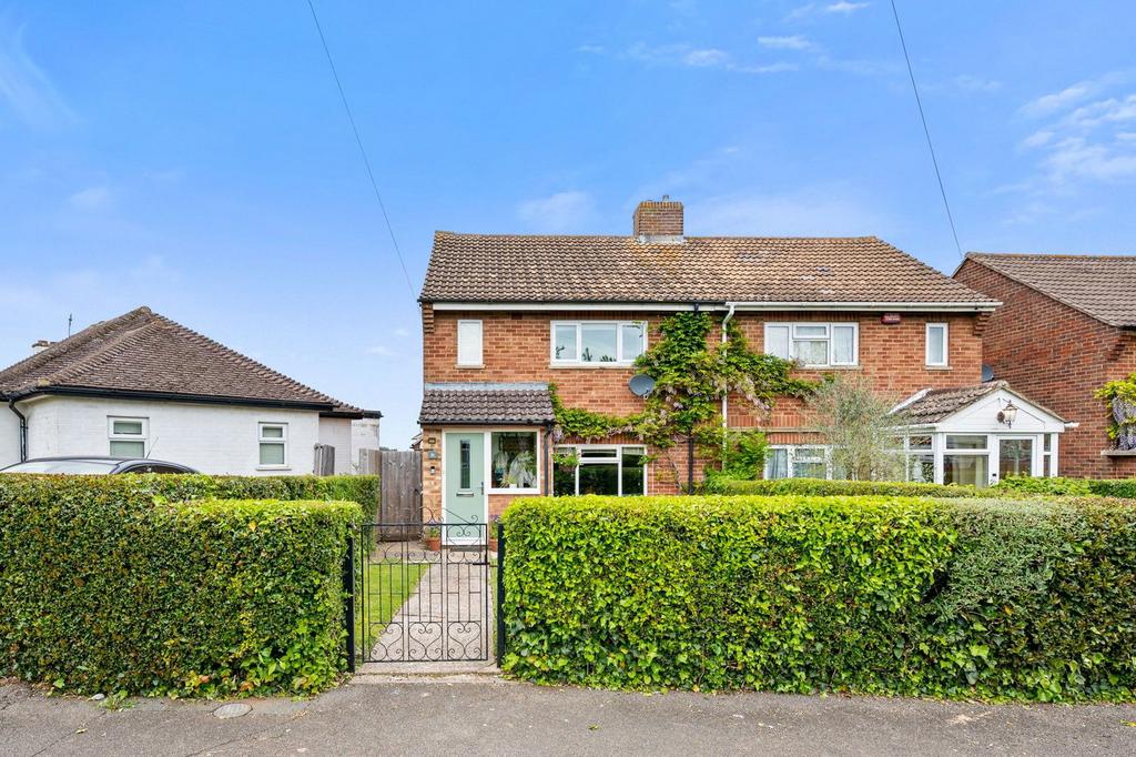 Fairfield Road, Kettering NN14 2 bed semi-detached house for sale - £ ...