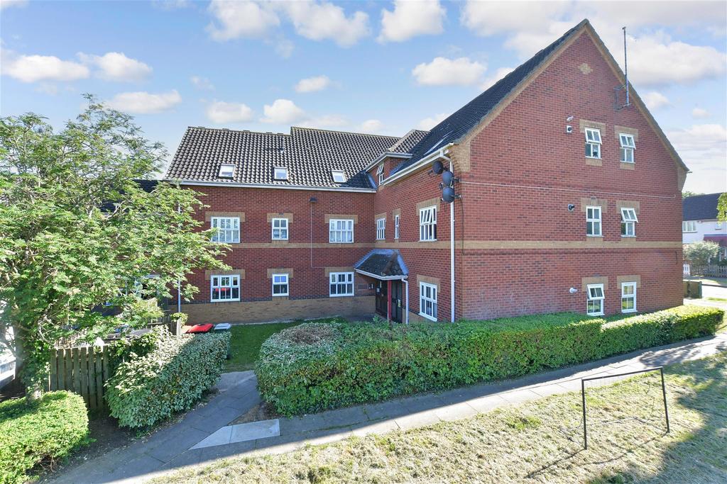 Stafford Green, Langdon Hills... 2 bed ground floor flat for sale - £ ...