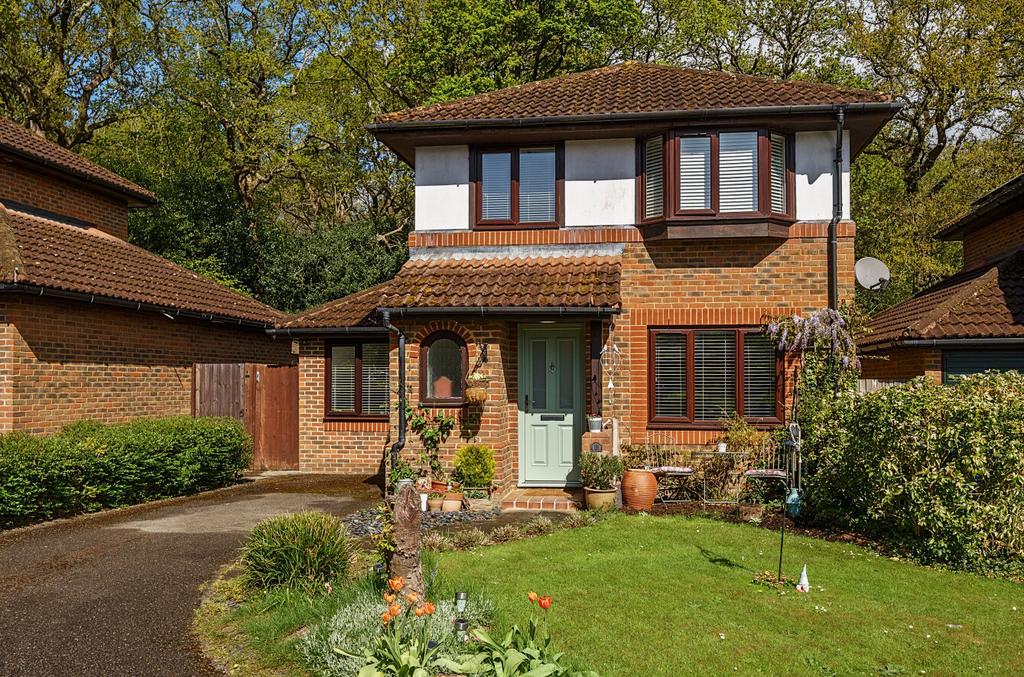 Sage Walk, Warfield, Bracknell 3 bed detached house - £515,000