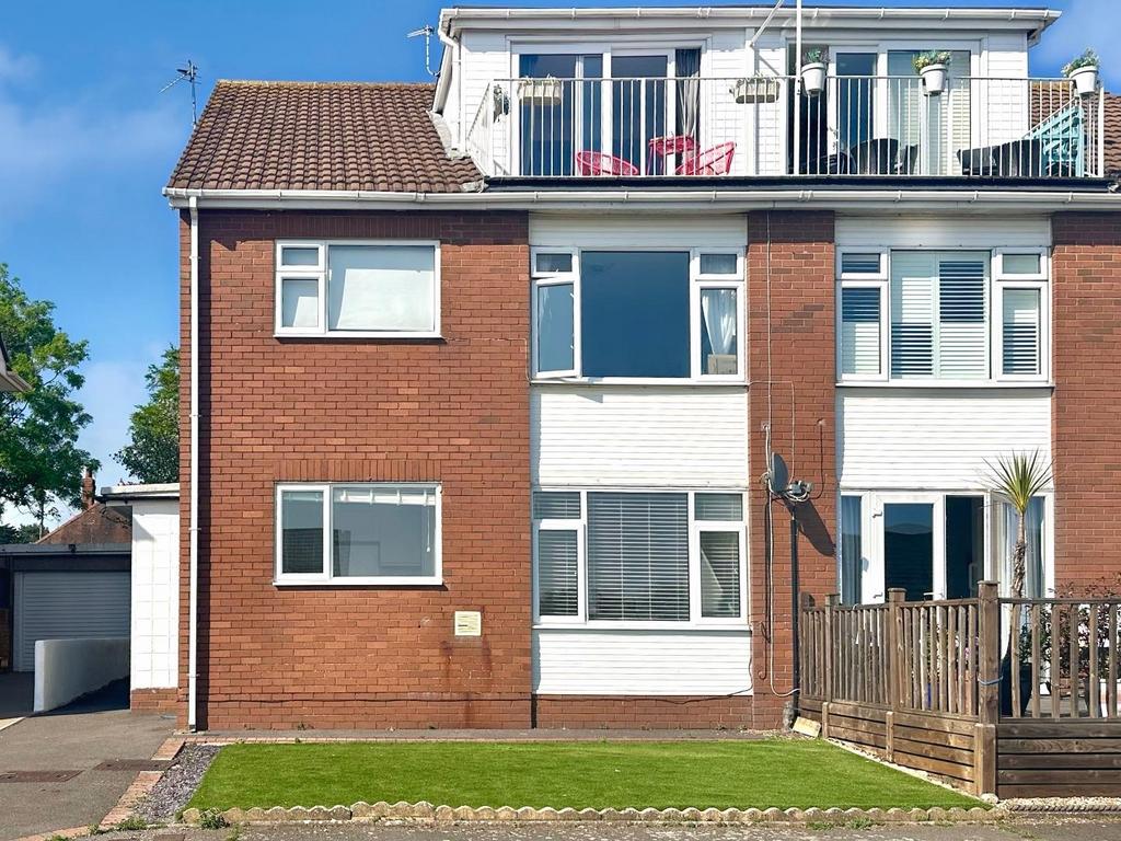 Holms Court, Minehead Avenue, Sully 2 bed flat to rent - £950 pcm (£219 pw)