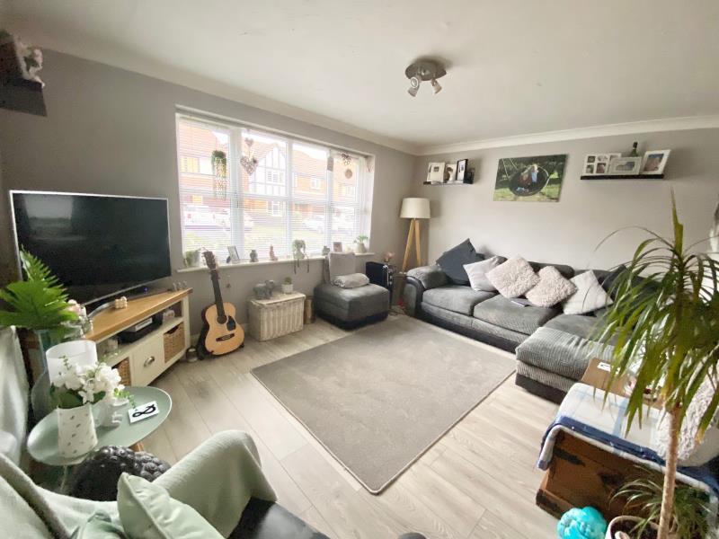 Alexandra Gardens, Knaphill GU21 2 bed apartment - £1,400 pcm (£323 pw)