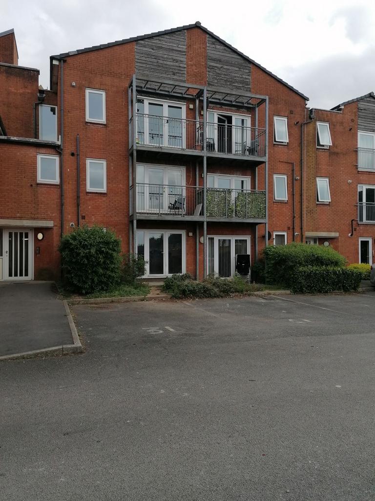 Fairbourne Walk, Oldham, Greater... 2 bed apartment - £85,000