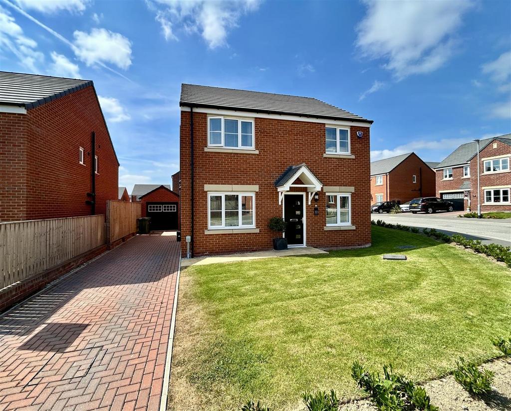 Roscommon Way, Garforth, Leeds 4 bed detached house for sale - £445,000