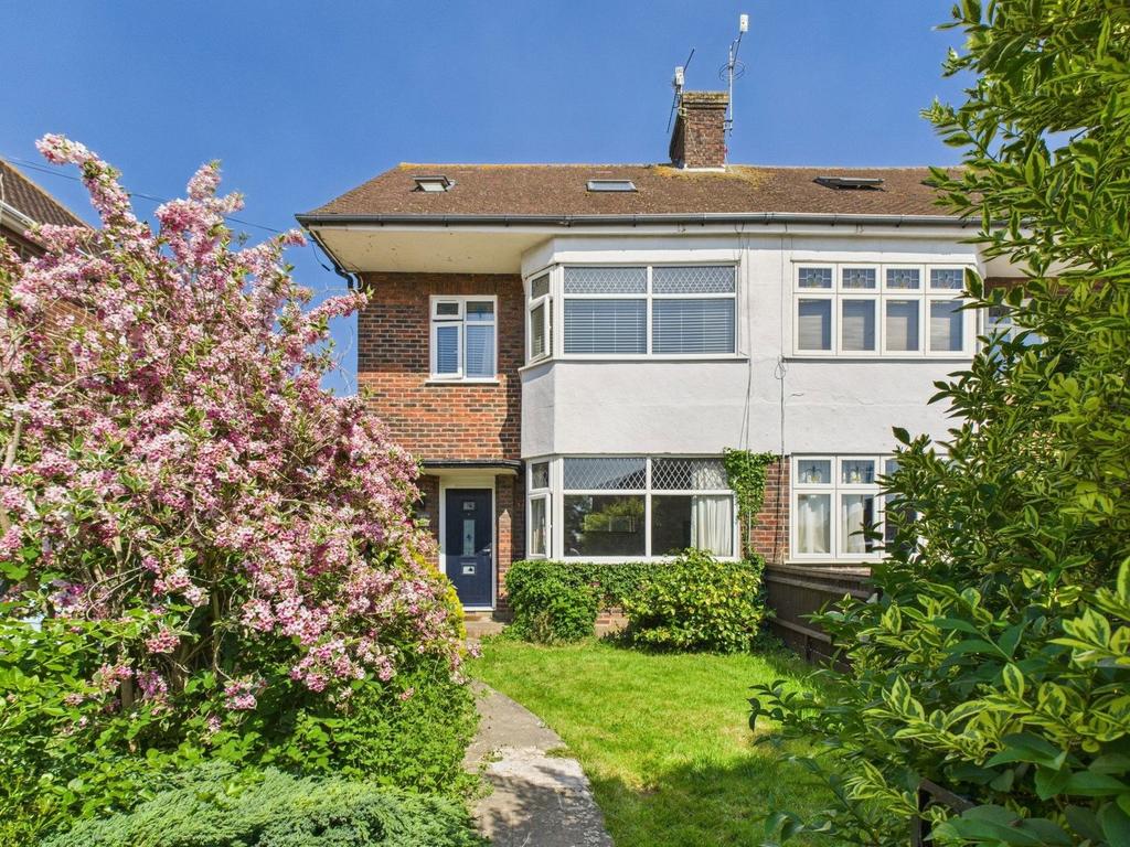 Orchard Avenue, Worthing, BN14 7PY 4 bed semi-detached house - £560,000