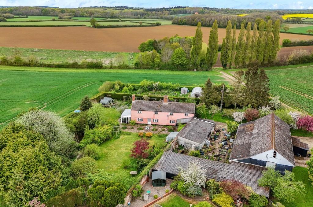 Bury St. Edmunds IP30 5 bed detached house - £650,000