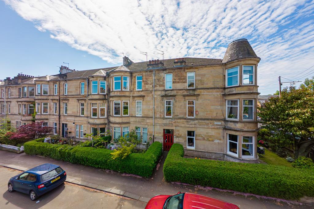 Ledard Road, Battlefield, Glasgow 2 bed apartment - £225,000