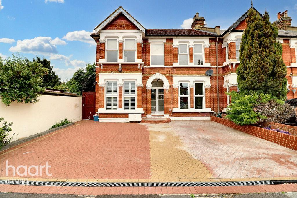 Aberdour Road, Ilford 2 bed apartment - £375,000