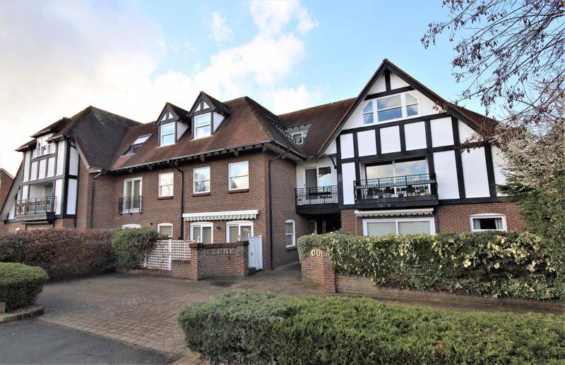 Hutton Road, Shenfield, Brentwood CM15 2 bed apartment for sale - £695,000