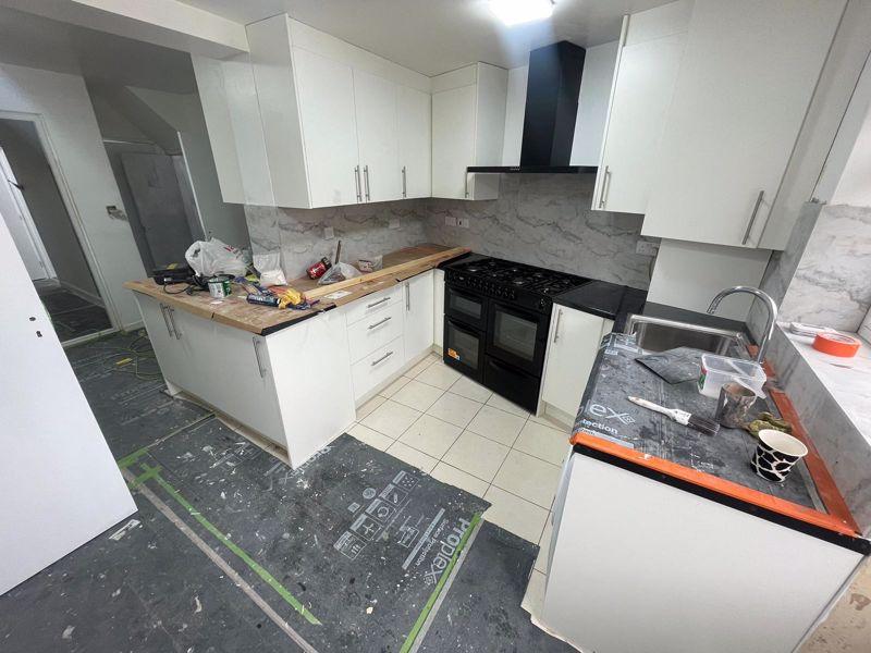 Hunters Grove, Hayes, UB3 7 bed semi-detached house - £4,200 pcm (£969 pw)