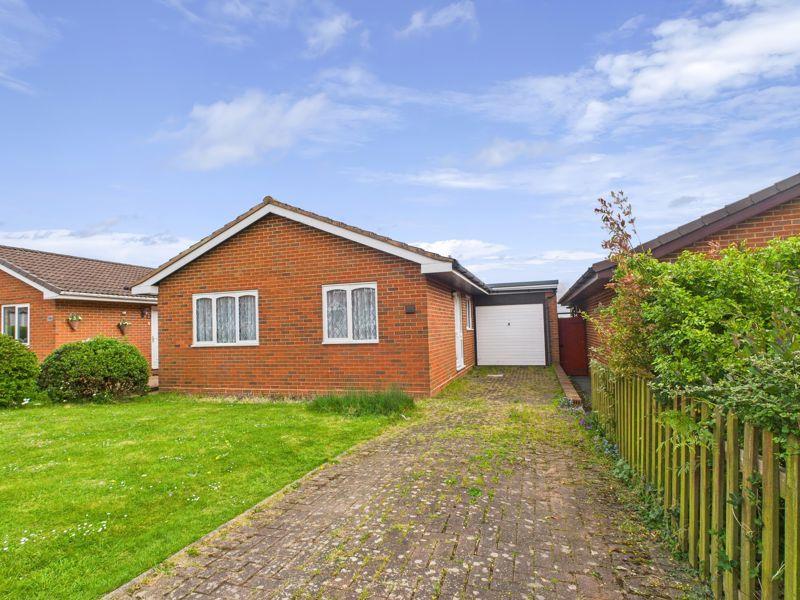 Yew Tree Grove, Bridgnorth WV16 2 bed detached bungalow for sale - £230,000