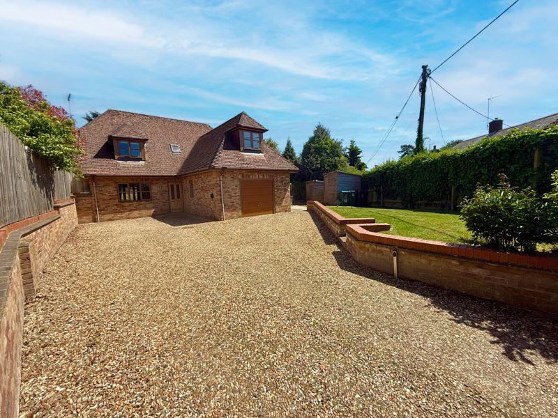 High Street, Burcott LU7 3 bed detached house for sale - £750,000