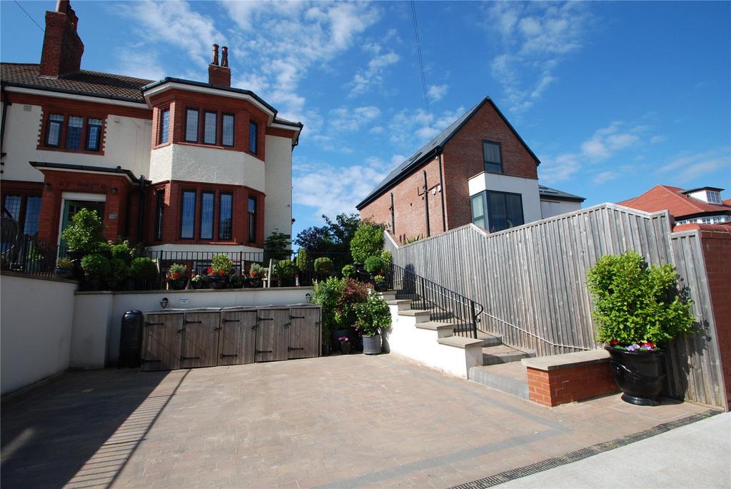 Lingdale Road, West Kirby, Wirral... 2 bed apartment - £500,000