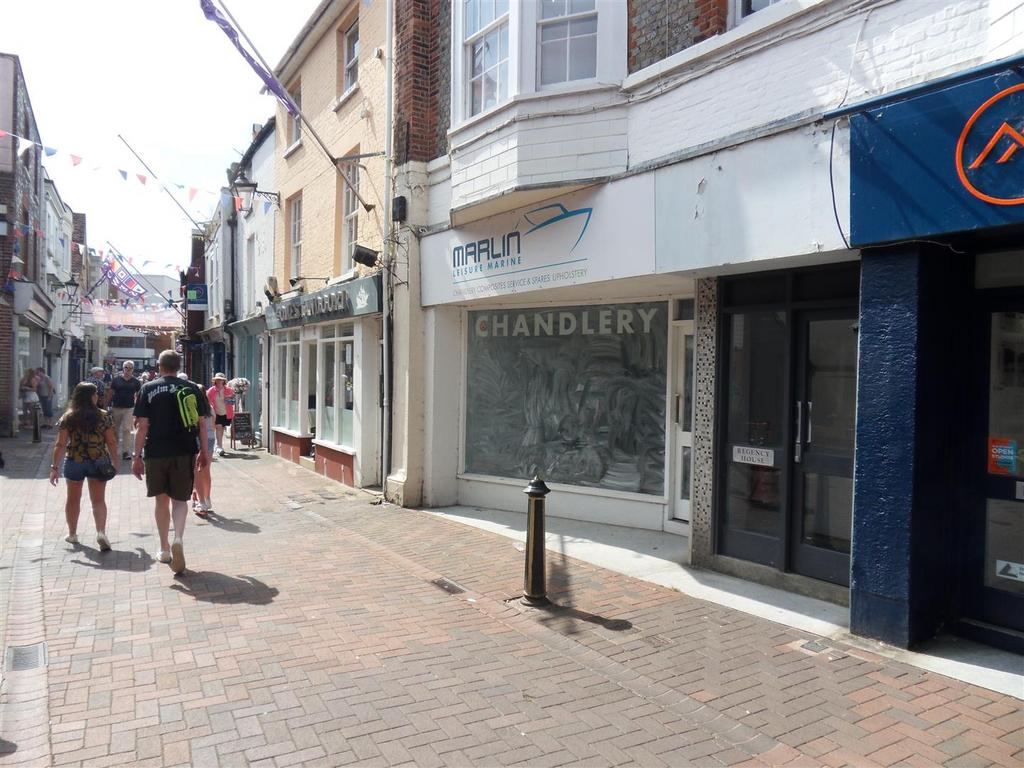 High Street, Cowes PO31 Shop for sale - £160,000