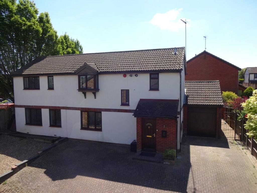 Bellerby Rise, Luton, Bedfordshire, LU4 4 bed detached house for sale ...