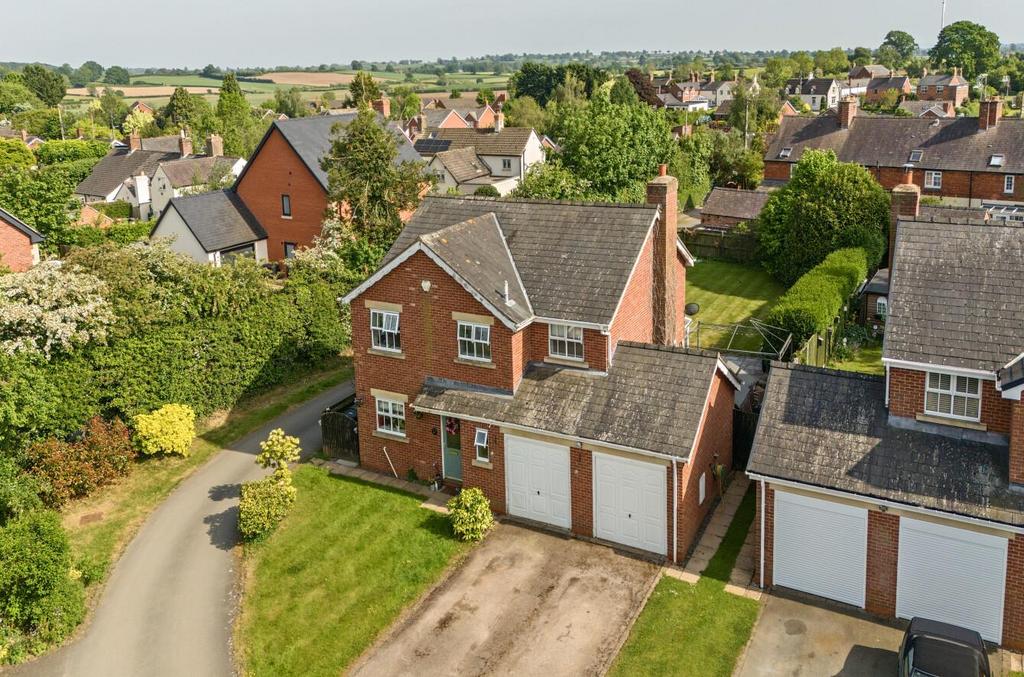 Eaton Court, Tetchill. 4 bed detached house for sale - £435,000