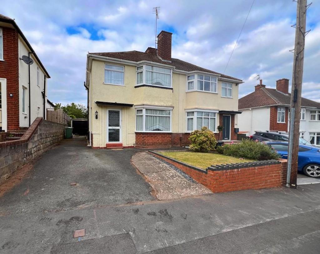 Park Road West, Stourbridge, DY8 3NQ 3 bed semi-detached house - £290,000