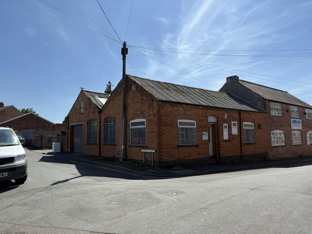 George Street, Barwell... Industrial unit - £900 pcm (£208 pw)