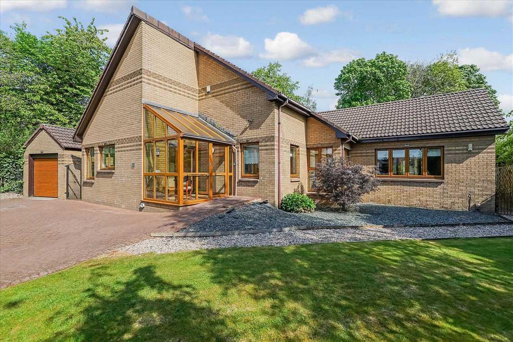 Threshold Park, Village, EAST KILBRIDE 3 bed bungalow for sale - £355,000