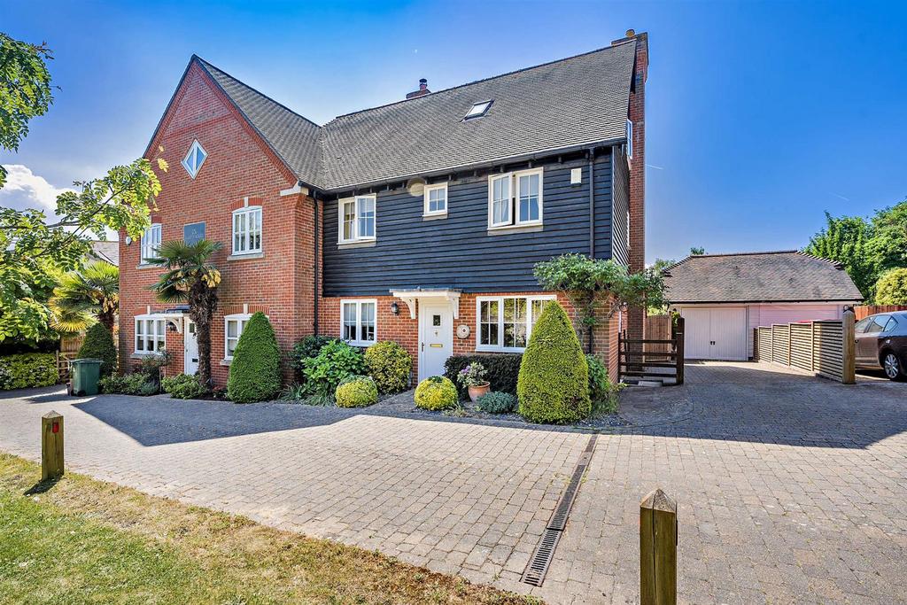 Readers Court, Teston, Maidstone 5 bed semi-detached house - £675,000