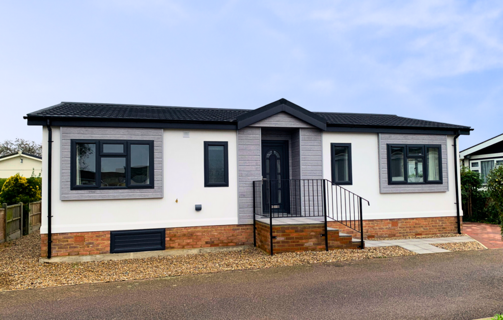 Peterborough, Cambridgeshire, PE7 2 bed park home for sale - £220,000