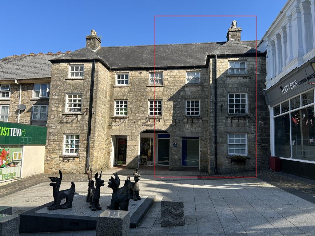 Redruth TR15 Retail property (high street) to rent - £833 pcm (£192 pw)