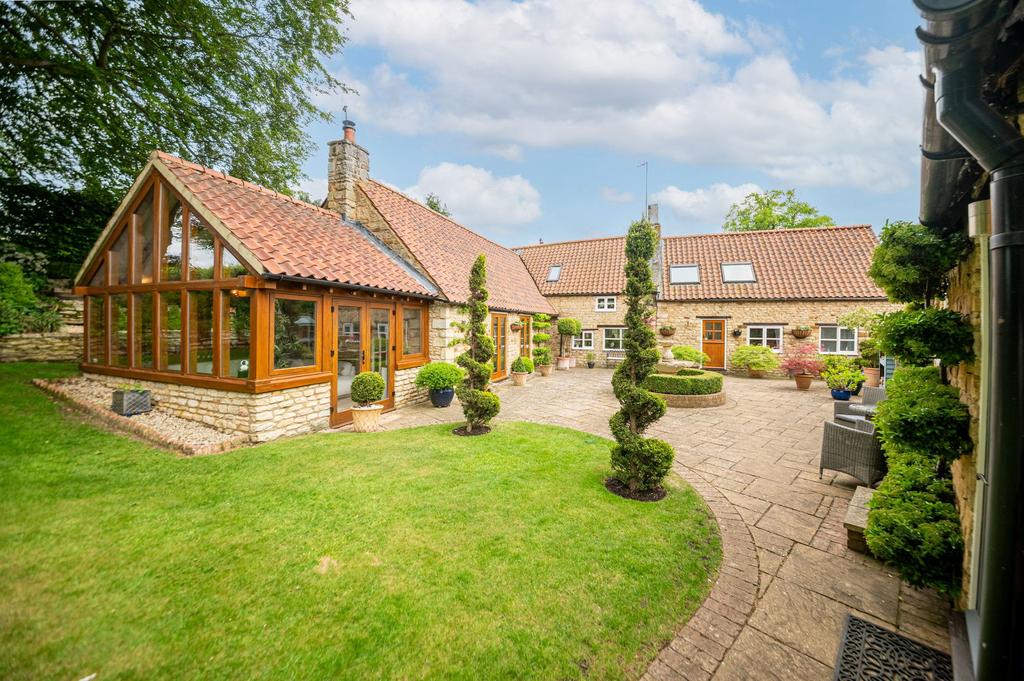 St. Botolphs Road, Kettering NN15 4 bed detached house for sale - £900,000