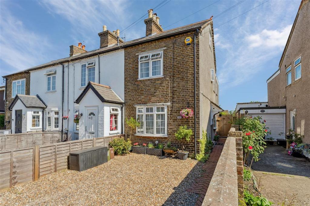 Newtown Road, New Denham 3 bed cottage for sale - £500,000