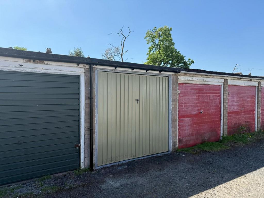Heathfield Gardens, Stourbridge Garage - £100 pcm (£23 pw)