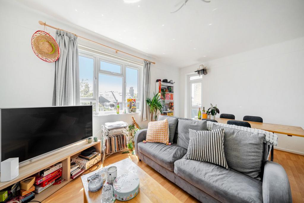 Boundaries Road, Balham, London, SW12 3 bed flat for sale - £575,000