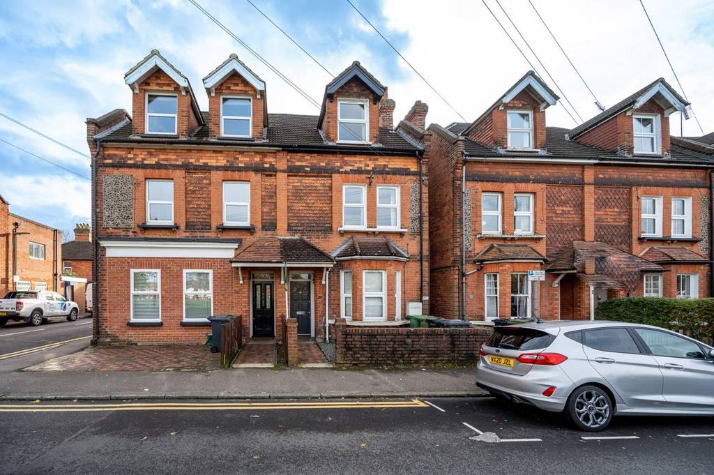 Recreation Road, GU1, Guildford, GU1 2 bed flat to rent - £2,250 pcm (£ ...